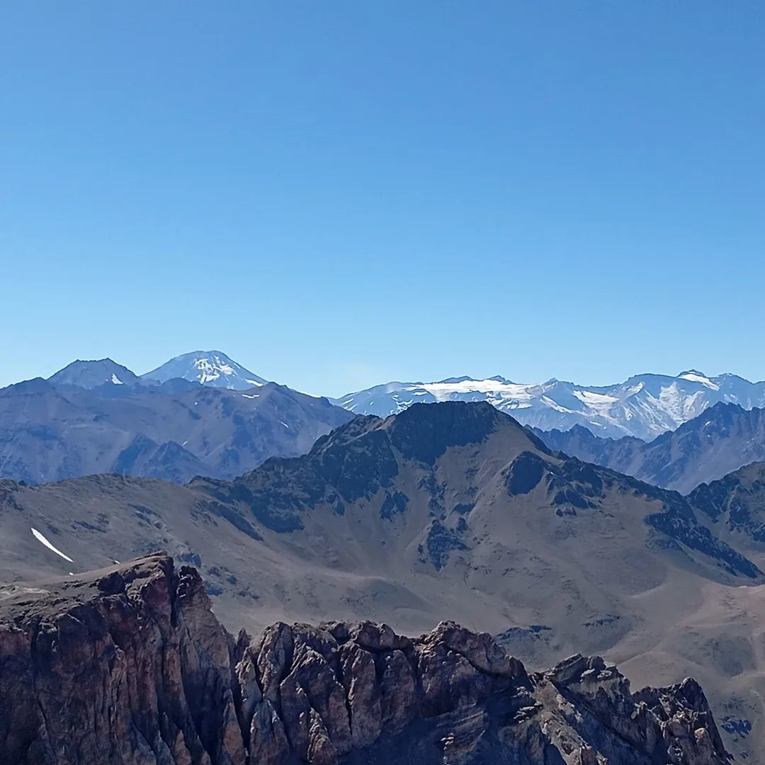 Cerro El Pintor Full Day Hike – ExploreLosAndes